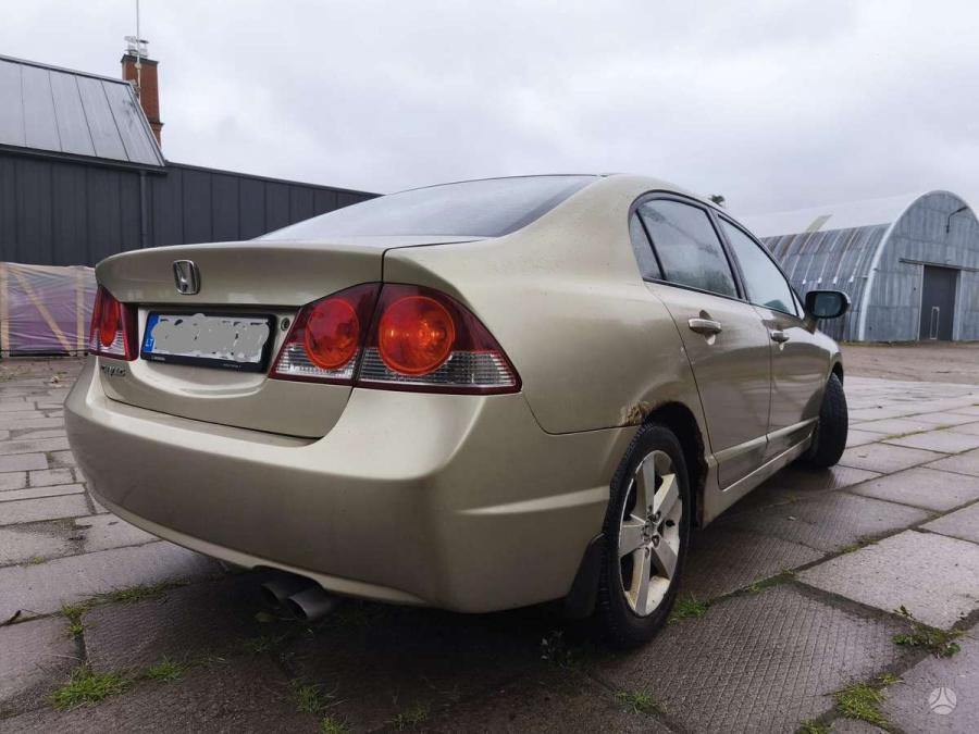 Yellow Honda Civic 2008 in Kaunas, with an engine capacity of 1.80 L and mileage of 350 thousand km for 800 €, photo 5 on AUTOMOTO.COM.LV