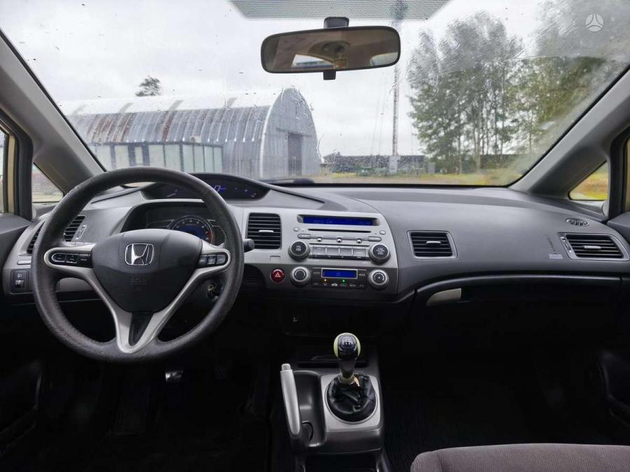 Yellow Honda Civic 2008 in Kaunas, with an engine capacity of 1.80 L and mileage of 350 thousand km for 800 €, photo 6 on AUTOMOTO.COM.LV