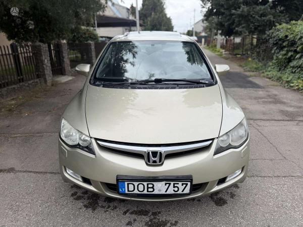 Yellow Honda Civic 2008 in Kaunas, with an engine capacity of 1.80 L and mileage of 353 thousand km for 1050 €, photo 4 on AUTOMOTO.COM.LV