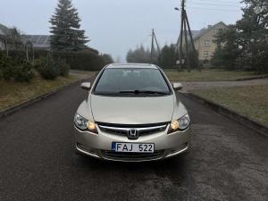 Yellow Honda Civic 2011 in Vilnius, with an engine capacity of 1.80 L and mileage of 230 thousand km for 1850 €, photo 4 on AUTOMOTO.COM.LV