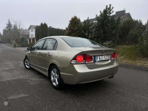 Yellow Honda Civic 2011 in Vilnius, with an engine capacity of 1.80 L and mileage of 230 thousand km for 1850 €, photo 8 on AUTOMOTO.COM.LV