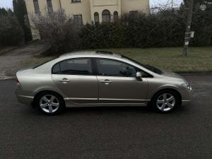 Yellow Honda Civic 2011 in Vilnius, with an engine capacity of 1.80 L and mileage of 230 thousand km for 1850 €, photo 13 on AUTOMOTO.COM.LV
