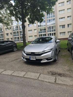 Grey Honda Clarity 2018 in Telschi, with an engine capacity of 1.50 L and mileage of 82 thousand km for 17000 €, photo 3 on AUTOMOTO.COM.LV