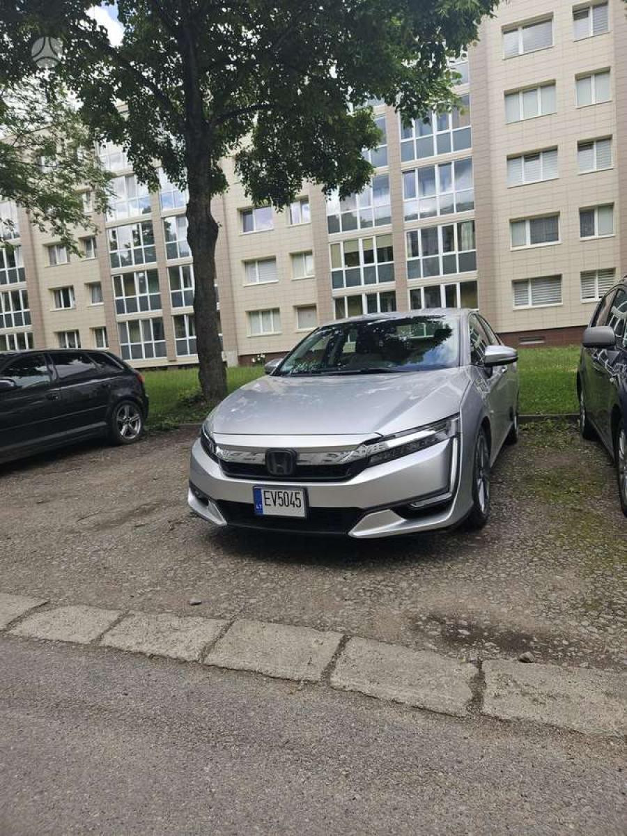 Grey Honda Clarity 2018 in Telschi, with an engine capacity of 1.50 L and mileage of 82 thousand km for 17000 €, photo 3 on AUTOMOTO.COM.LV