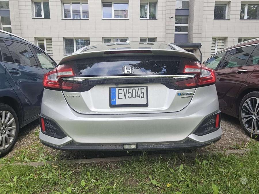 Grey Honda Clarity 2018 in Telschi, with an engine capacity of 1.50 L and mileage of 82 thousand km for 17000 €, photo 5 on AUTOMOTO.COM.LV