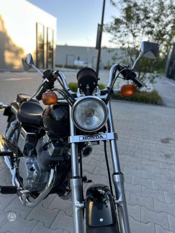 Black Honda CMX 1998 in Vilnius, with an engine capacity of 0.25 L and mileage of 19 thousand km for 2100 €, photo 3 on AUTOMOTO.COM.LV