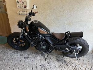 Black Honda CMX 2018 in Vilnius, with an engine capacity of 0.50 L and mileage of 23 thousand km for 4099 €, photo 3 on AUTOMOTO.COM.LV