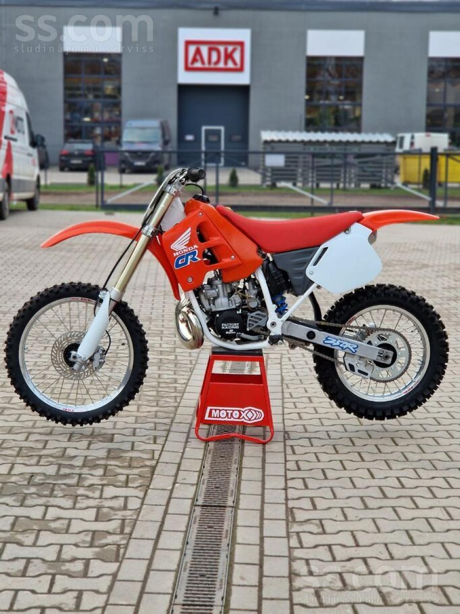 Хонда CR 1990 в Рига, объемом двигателя 0.25 л и пробегом 0 тыс. км за 4290 €, фото 1 на AUTOMOTO.COM.LV