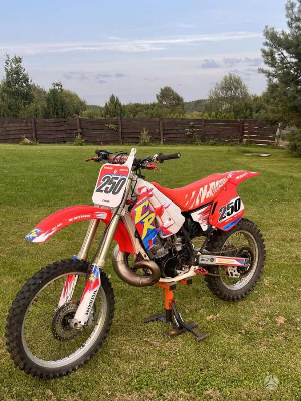 Honda CR 1990 in Vilnius, with an engine capacity of 0.25 L and mileage of 0 thousand km for 2500 €, photo 3 on AUTOMOTO.COM.LV