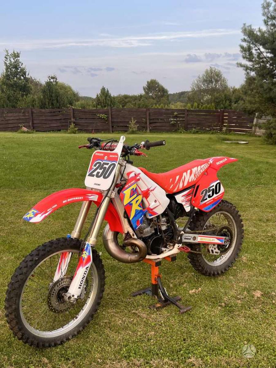 Honda CR 1990 in Vilnius, with an engine capacity of 0.25 L and mileage of 0 thousand km for 2500 €, photo 4 on AUTOMOTO.COM.LV