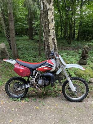 Red Honda CR 2002 in Vilnius, with an engine capacity of 85.00 L and mileage of 0 thousand km for 600 €, photo 3 on AUTOMOTO.COM.LV