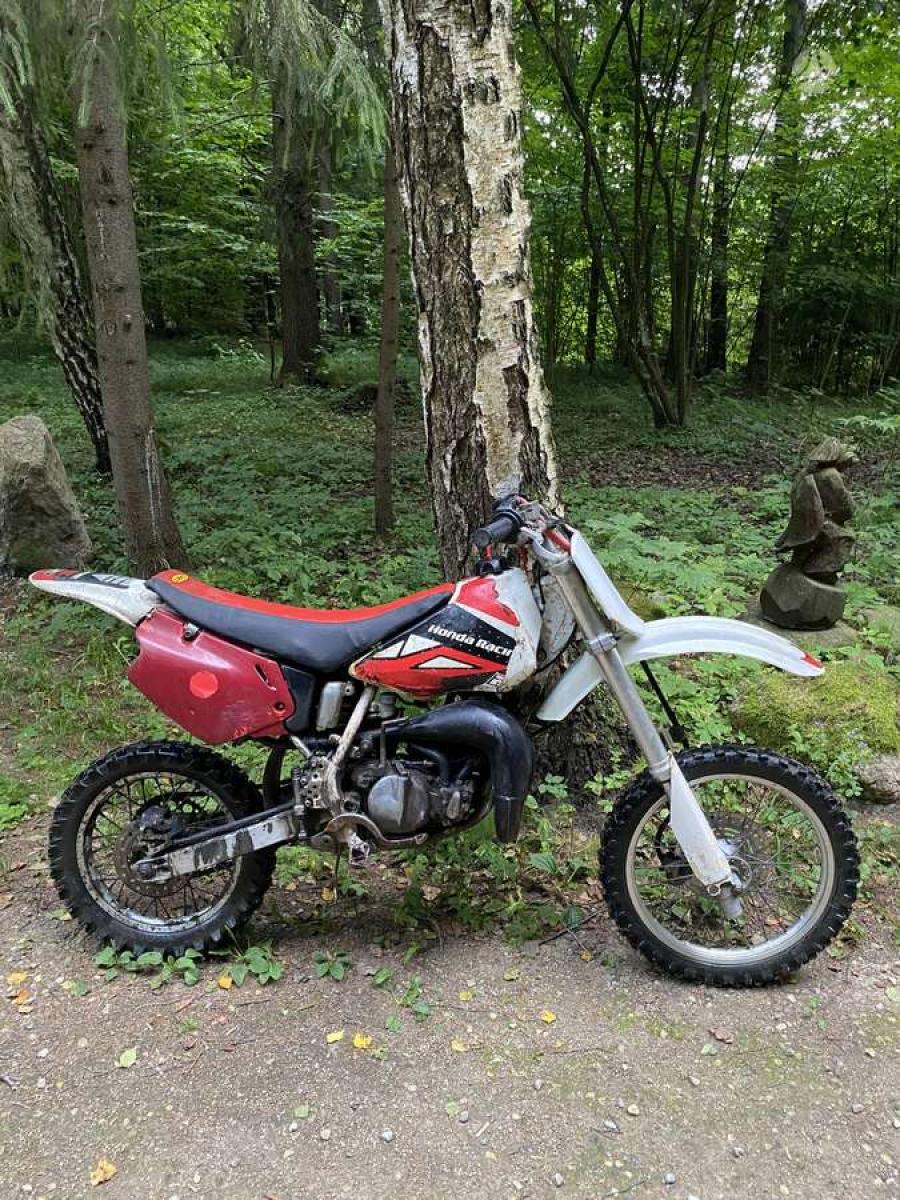 Red Honda CR 2002 in Vilnius, with an engine capacity of 85.00 L and mileage of 0 thousand km for 600 €, photo 3 on AUTOMOTO.COM.LV