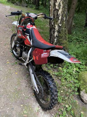 Red Honda CR 2002 in Vilnius, with an engine capacity of 85.00 L and mileage of 0 thousand km for 600 €, photo 15 on AUTOMOTO.COM.LV
