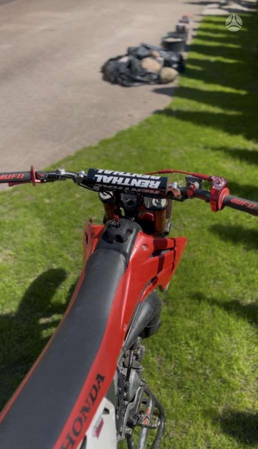 Red Honda CR 2007 in Klaipeda, with an engine capacity of 85.00 L and mileage of 0 thousand km for 1300 €, photo 8 on AUTOMOTO.COM.LV