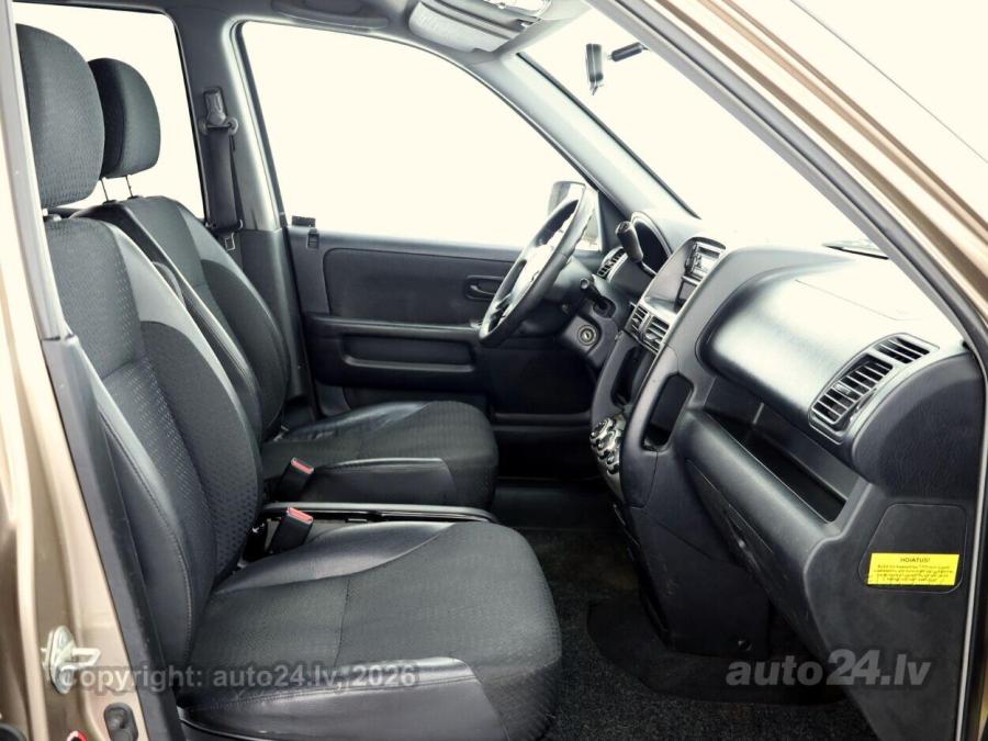 Smilšu krāsa Honda CR-V 2002 Tallina, ar dzinēja tilpumu 2.00 L un nobraukumu 216 tūkst. km par 1999 €, foto 6 vietnē AUTOMOTO.COM.LV