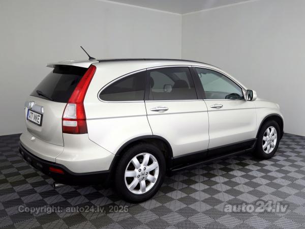 Honda CR-V 2007 in Tallinn on AUTOMOTO.COM.LV Beige Honda CR-V 2007 in Tallinn, with an engine capacity of 2.00 L and mileage of 267 thousand km for 2999 €, photo 4 on AUTOMOTO.COM.LV