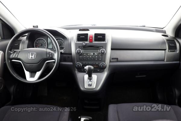 Honda CR-V 2007 in Tallinn on AUTOMOTO.COM.LV Beige Honda CR-V 2007 in Tallinn, with an engine capacity of 2.00 L and mileage of 267 thousand km for 2999 €, photo 6 on AUTOMOTO.COM.LV