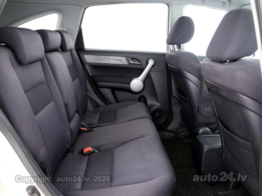 Smilšu krāsa Honda CR-V 2007 Tallina, ar dzinēja tilpumu 2.00 L un nobraukumu 267 tūkst. km par 2999 €, foto 8 vietnē AUTOMOTO.COM.LV