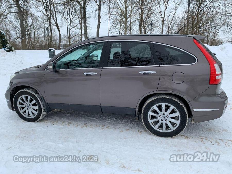 Beige Honda CR-V 2012 in Rakvere, with an engine capacity of 2.00 L and mileage of 174 thousand km for 8900 €, photo 6 on AUTOMOTO.COM.LV