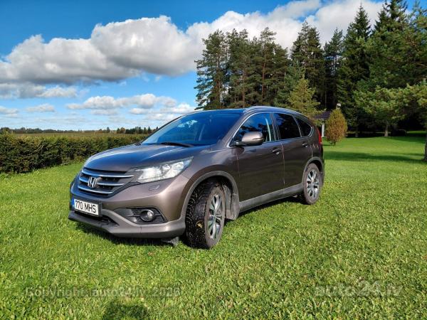 Beige Honda CR-V 2012 in Rapla, with an engine capacity of 2.00 L and mileage of 309 thousand km for 8000 €, photo 3 on AUTOMOTO.COM.LV