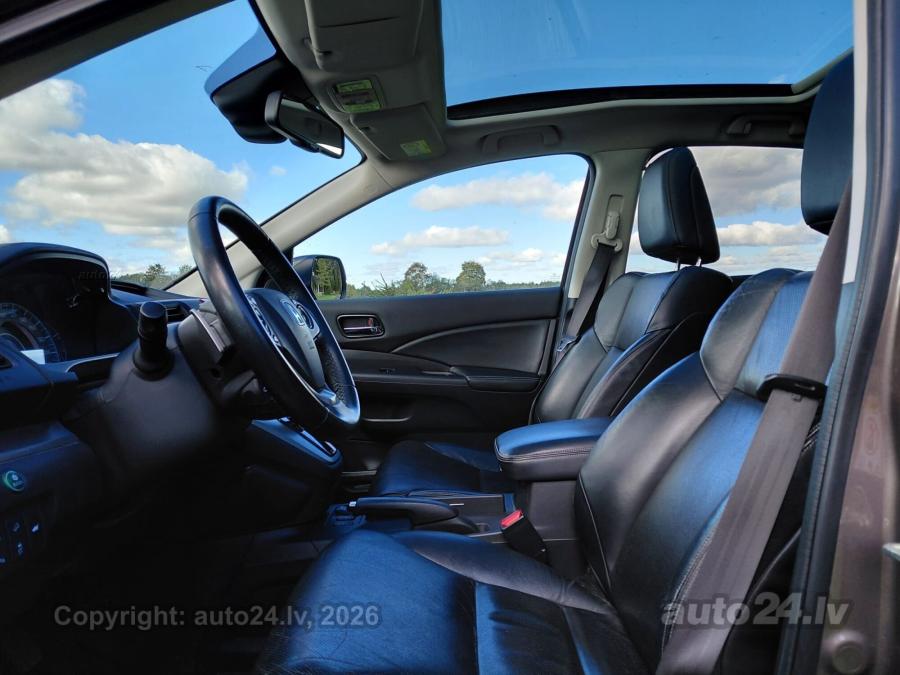 Beige Honda CR-V 2012 in Rapla, with an engine capacity of 2.00 L and mileage of 309 thousand km for 8000 €, photo 6 on AUTOMOTO.COM.LV