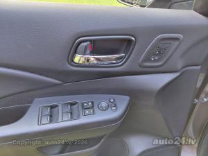 Beige Honda CR-V 2012 in Rapla, with an engine capacity of 2.00 L and mileage of 309 thousand km for 8000 €, photo 8 on AUTOMOTO.COM.LV