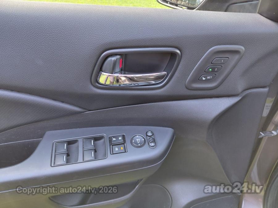 Beige Honda CR-V 2012 in Rapla, with an engine capacity of 2.00 L and mileage of 309 thousand km for 8000 €, photo 8 on AUTOMOTO.COM.LV