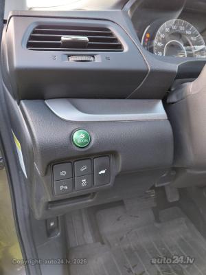 Beige Honda CR-V 2012 in Rapla, with an engine capacity of 2.00 L and mileage of 309 thousand km for 8000 €, photo 10 on AUTOMOTO.COM.LV