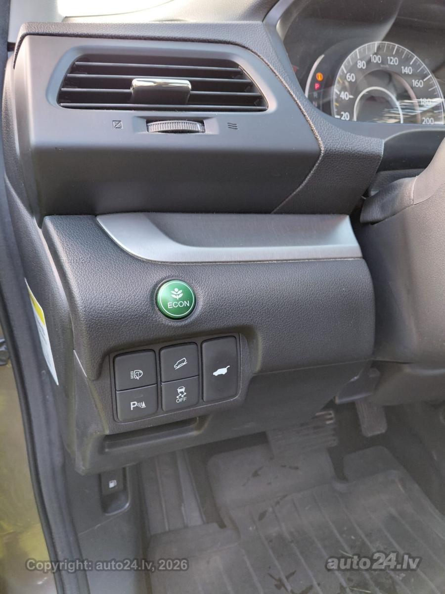 Beige Honda CR-V 2012 in Rapla, with an engine capacity of 2.00 L and mileage of 309 thousand km for 8000 €, photo 10 on AUTOMOTO.COM.LV