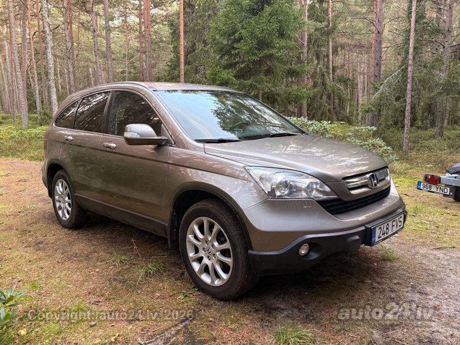 Smilšu krāsa Honda CR-V 2008 Tallina, ar dzinēja tilpumu 2.20 L un nobraukumu 276 tūkst. km par 5900 €, foto 5 vietnē AUTOMOTO.COM.LV