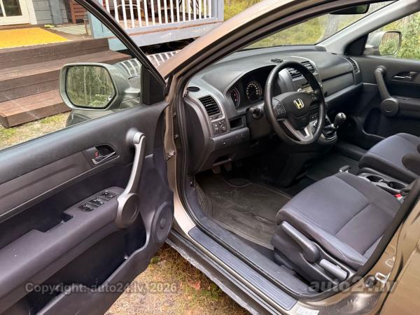Beige Honda CR-V 2008 in Tallinn, with an engine capacity of 2.20 L and mileage of 276 thousand km for 5900 €, photo 11 on AUTOMOTO.COM.LV
