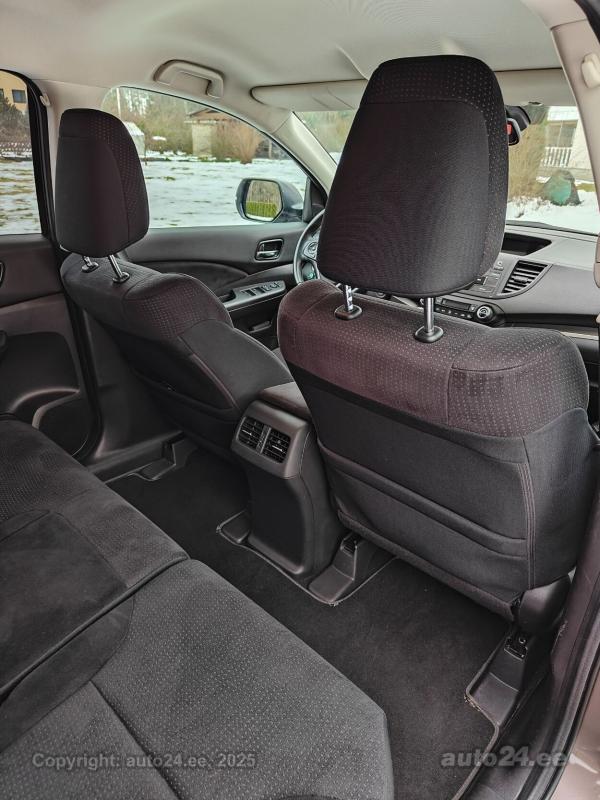 Smilšu krāsa Honda CR-V 2014 Rakvere, ar dzinēja tilpumu 1.60 L un nobraukumu 151 tūkst. km par 10299 €, foto 11 vietnē AUTOMOTO.COM.LV