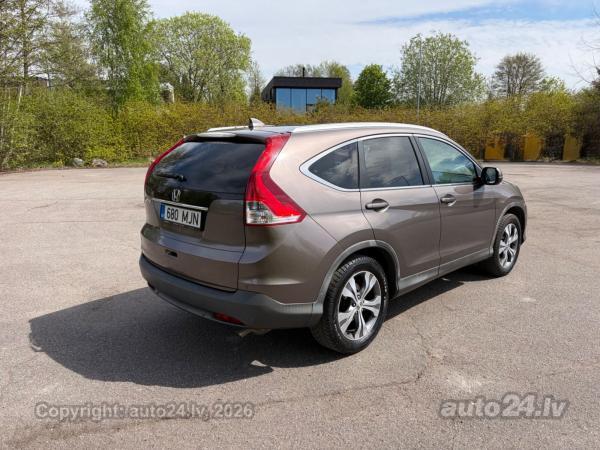 Smilšu krāsa Honda CR-V 2014 Tallina, ar dzinēja tilpumu 2.00 L un nobraukumu 234 tūkst. km par 9990 €, foto 3 vietnē AUTOMOTO.COM.LV