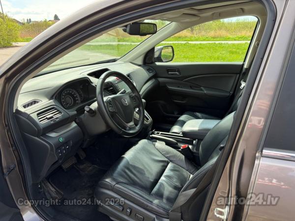 Smilšu krāsa Honda CR-V 2014 Tallina, ar dzinēja tilpumu 2.00 L un nobraukumu 234 tūkst. km par 9990 €, foto 5 vietnē AUTOMOTO.COM.LV