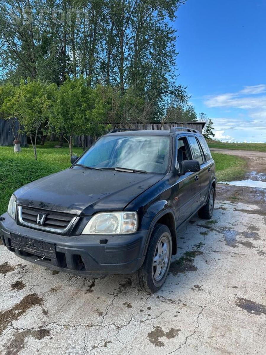 Black Honda CR-V 1998 in Gulbene, with an engine capacity of 2.00 L and mileage of 228 thousand km for 650 €, photo 1 on AUTOMOTO.COM.LV