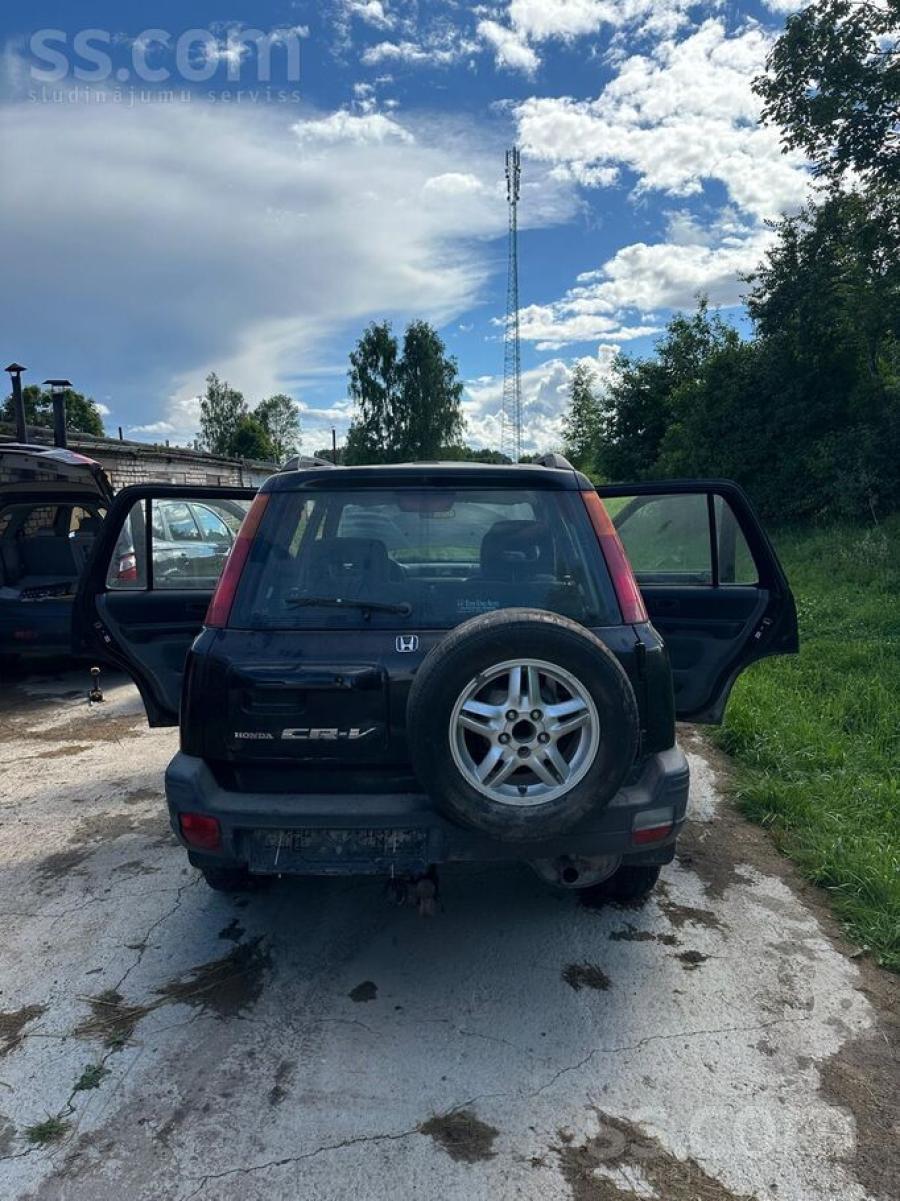 Black Honda CR-V 1998 in Gulbene, with an engine capacity of 2.00 L and mileage of 228 thousand km for 650 €, photo 7 on AUTOMOTO.COM.LV