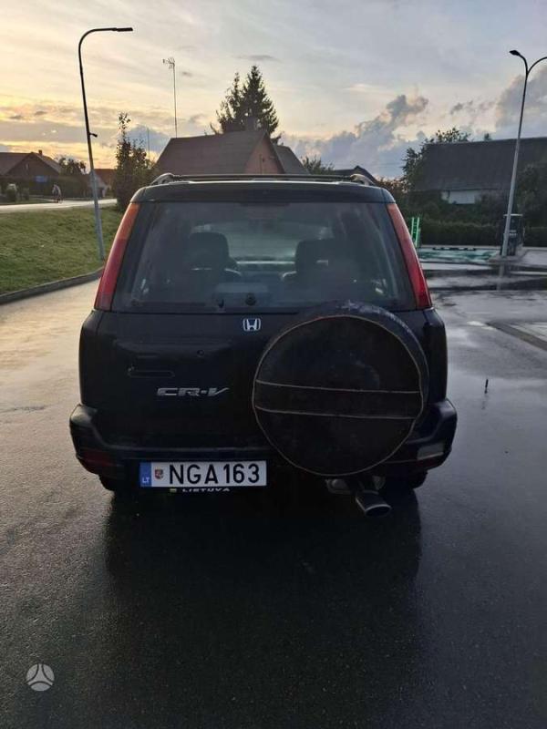 Melns Honda CR-V 1999 Ariogala, ar dzinēja tilpumu 1.97 L un nobraukumu 358 tūkst. km par 1250 €, foto 4 vietnē AUTOMOTO.COM.LV