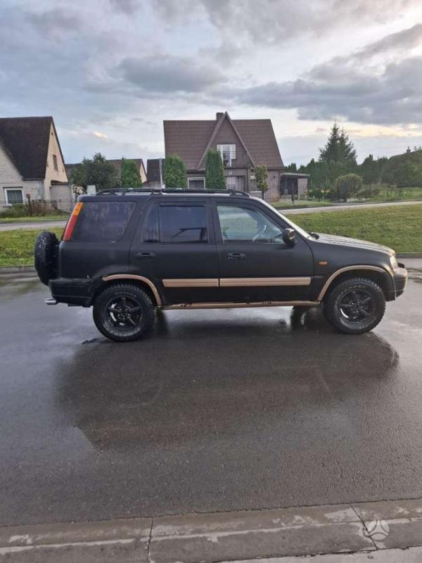Melns Honda CR-V 1999 Ariogala, ar dzinēja tilpumu 1.97 L un nobraukumu 358 tūkst. km par 1250 €, foto 5 vietnē AUTOMOTO.COM.LV