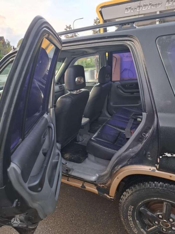 Melns Honda CR-V 1999 Ariogala, ar dzinēja tilpumu 1.97 L un nobraukumu 358 tūkst. km par 1250 €, foto 7 vietnē AUTOMOTO.COM.LV