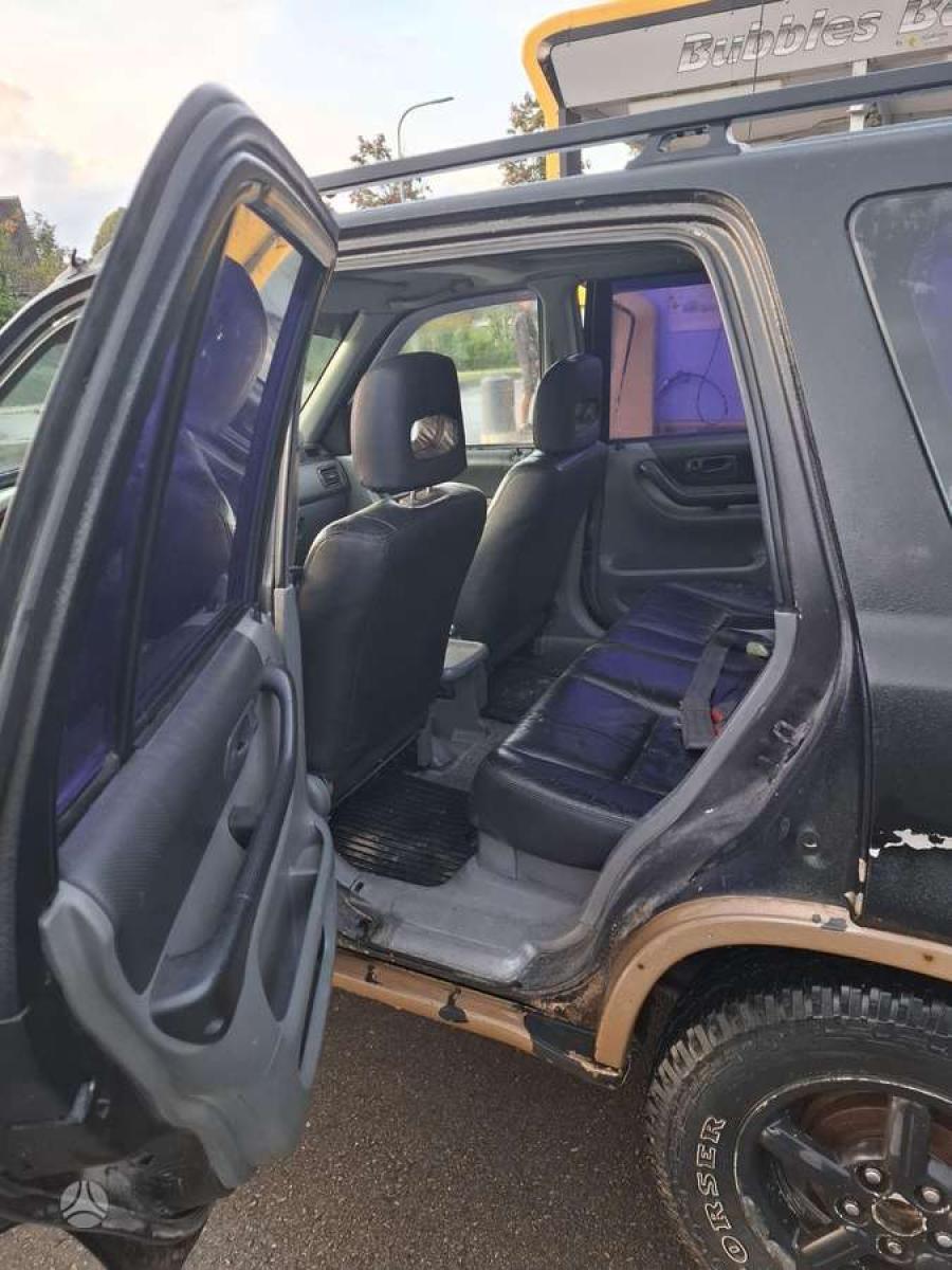 Melns Honda CR-V 1999 Ariogala, ar dzinēja tilpumu 1.97 L un nobraukumu 358 tūkst. km par 1250 €, foto 7 vietnē AUTOMOTO.COM.LV