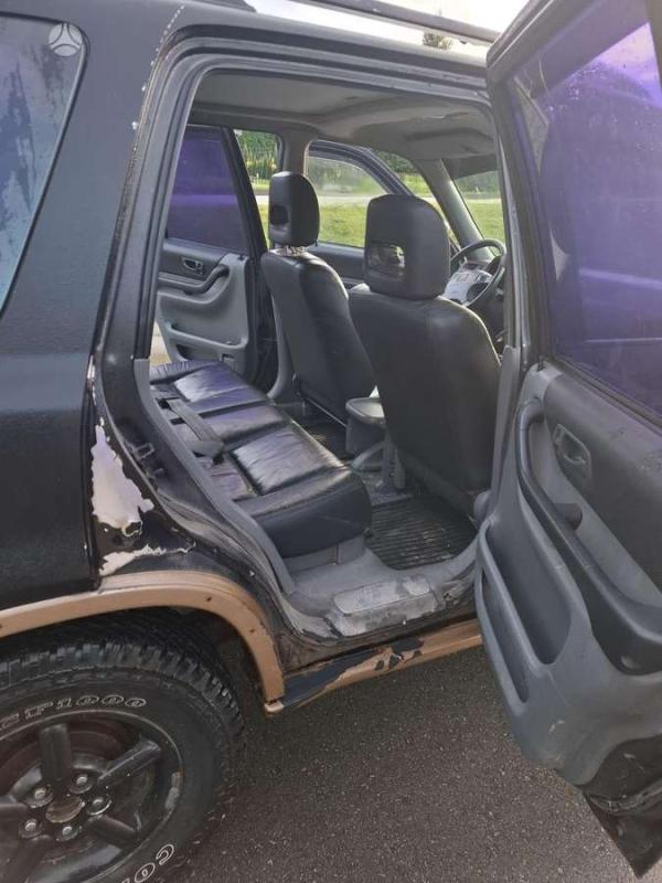 Melns Honda CR-V 1999 Ariogala, ar dzinēja tilpumu 1.97 L un nobraukumu 358 tūkst. km par 1250 €, foto 8 vietnē AUTOMOTO.COM.LV