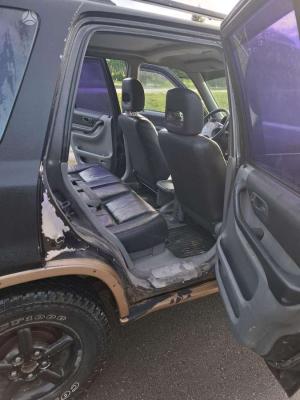 Melns Honda CR-V 1999 Ariogala, ar dzinēja tilpumu 1.97 L un nobraukumu 358 tūkst. km par 1250 €, foto 8 vietnē AUTOMOTO.COM.LV