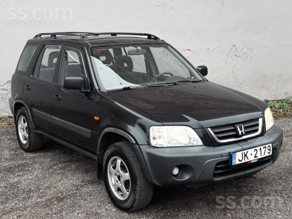 Black Honda CR-V 1999 in Riga, with an engine capacity of 2.00 L and mileage of 306 thousand km for 1350 €, photo 1 on AUTOMOTO.COM.LV