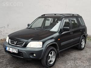 Black Honda CR-V 1999 in Riga, with an engine capacity of 2.00 L and mileage of 306 thousand km for 1350 €, photo 3 on AUTOMOTO.COM.LV