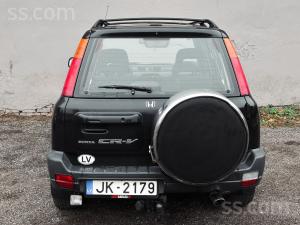Black Honda CR-V 1999 in Riga, with an engine capacity of 2.00 L and mileage of 306 thousand km for 1350 €, photo 5 on AUTOMOTO.COM.LV