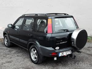 Black Honda CR-V 1999 in Riga, with an engine capacity of 2.00 L and mileage of 306 thousand km for 1350 €, photo 6 on AUTOMOTO.COM.LV
