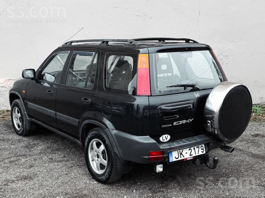 Black Honda CR-V 1999 in Riga, with an engine capacity of 2.00 L and mileage of 306 thousand km for 1350 €, photo 6 on AUTOMOTO.COM.LV