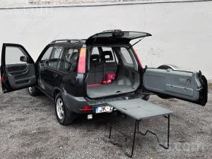 Black Honda CR-V 1999 in Riga, with an engine capacity of 2.00 L and mileage of 306 thousand km for 1350 €, photo 8 on AUTOMOTO.COM.LV