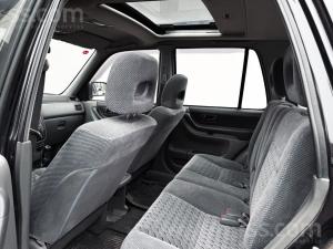 Black Honda CR-V 1999 in Riga, with an engine capacity of 2.00 L and mileage of 306 thousand km for 1350 €, photo 11 on AUTOMOTO.COM.LV