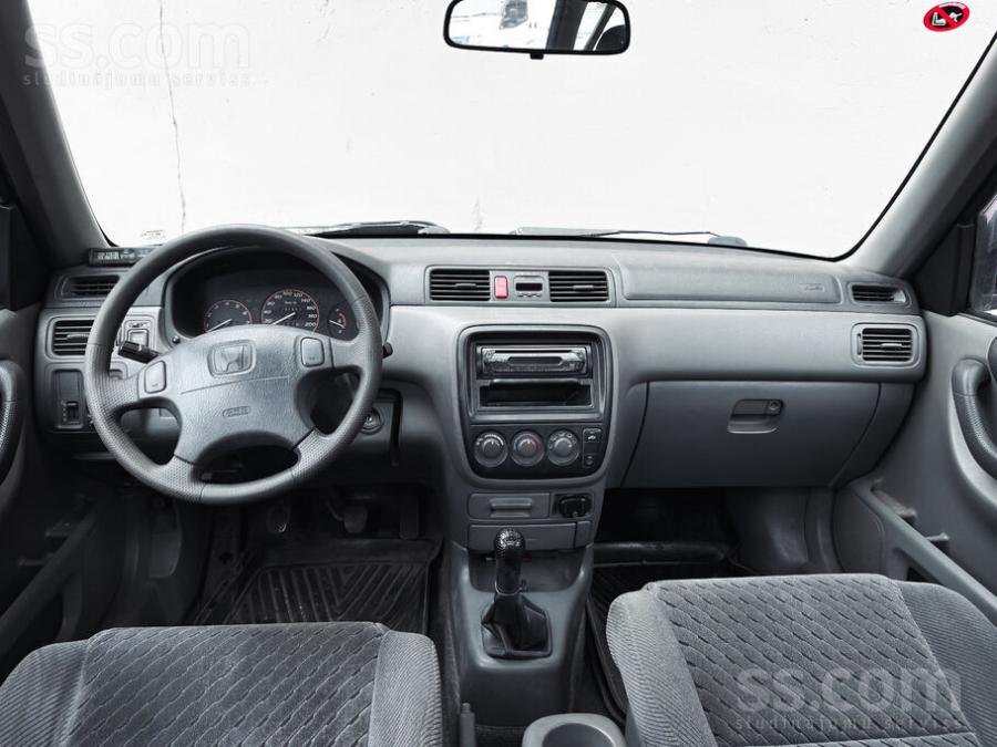 Black Honda CR-V 1999 in Riga, with an engine capacity of 2.00 L and mileage of 306 thousand km for 1350 €, photo 13 on AUTOMOTO.COM.LV